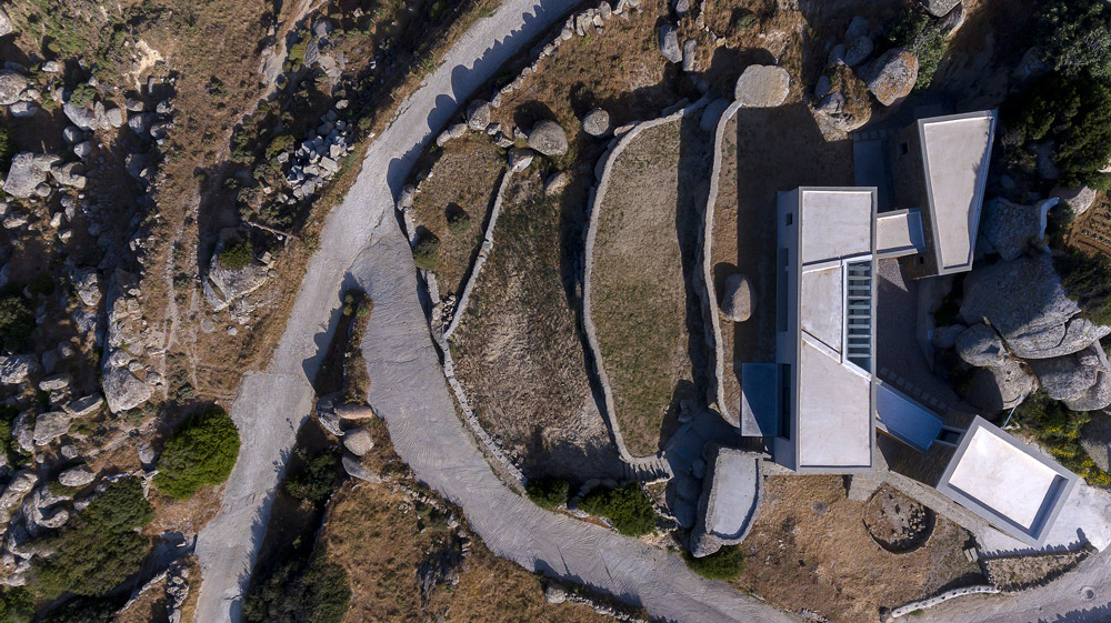 “A House between the Rocks” by Aristides Dallas Architecture studio ...