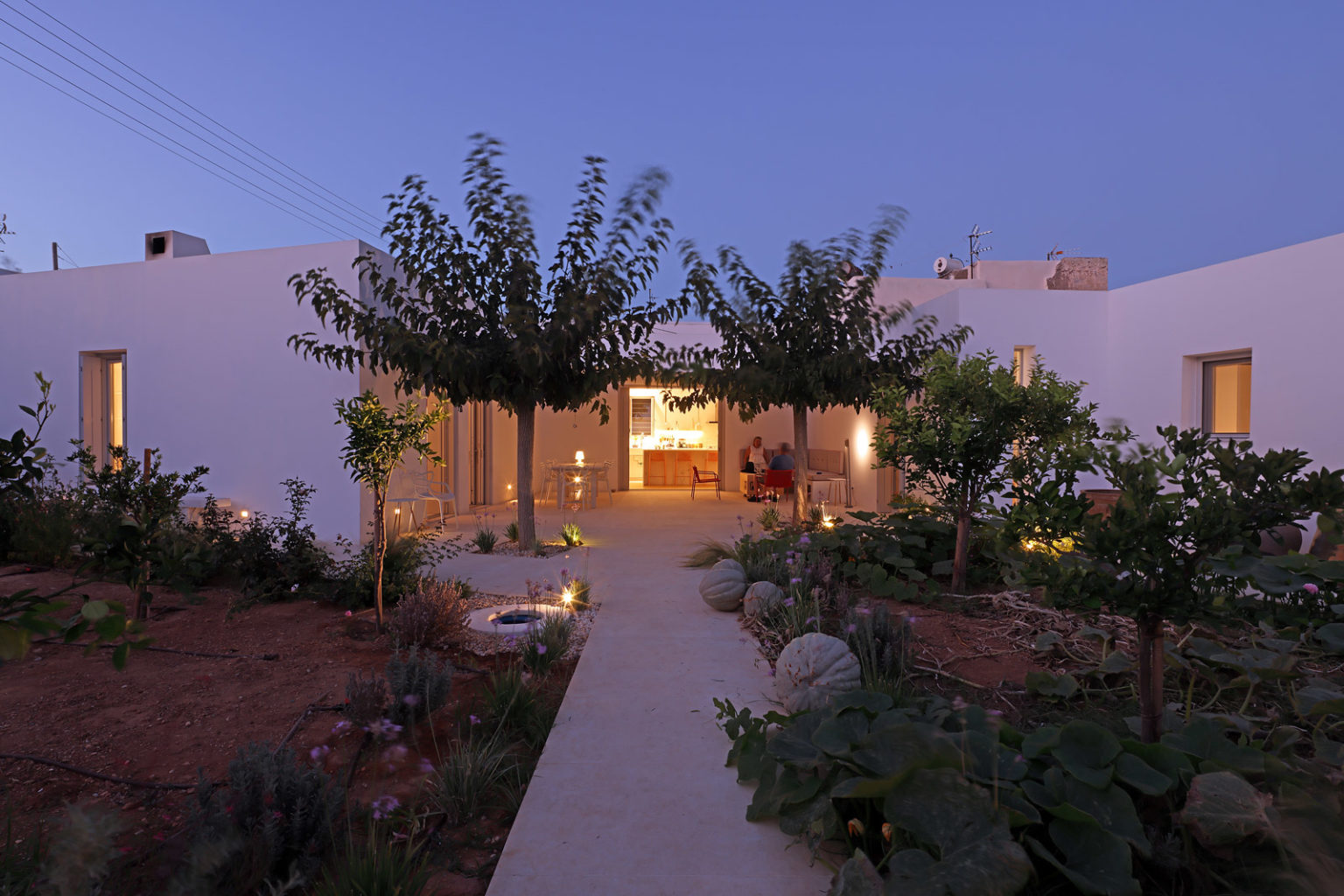 'In Media Res': A house in Parikia, Paros island by React Architects ...