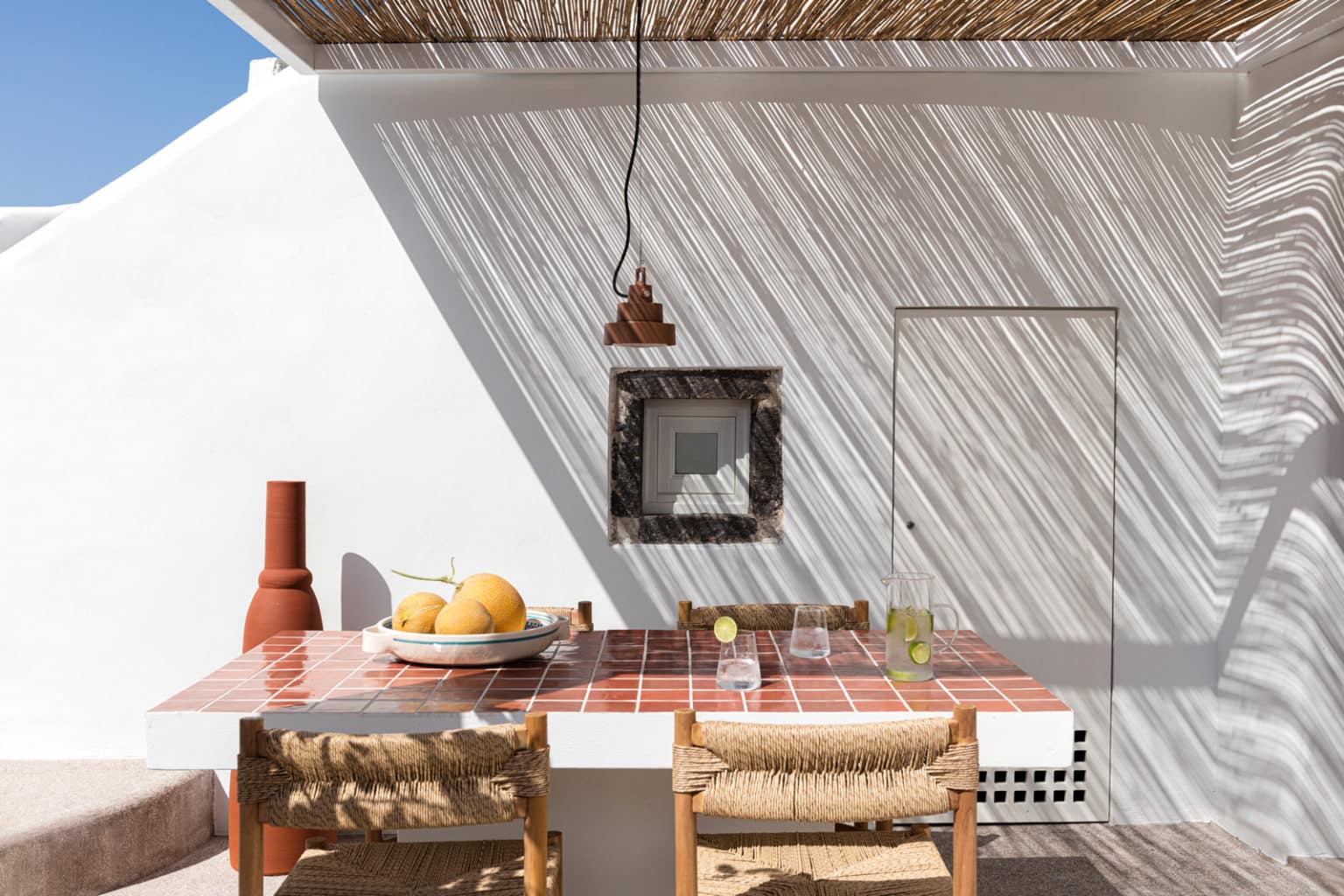 Kapsimalis Architects' summer house in Mesaria blends the charm of ...